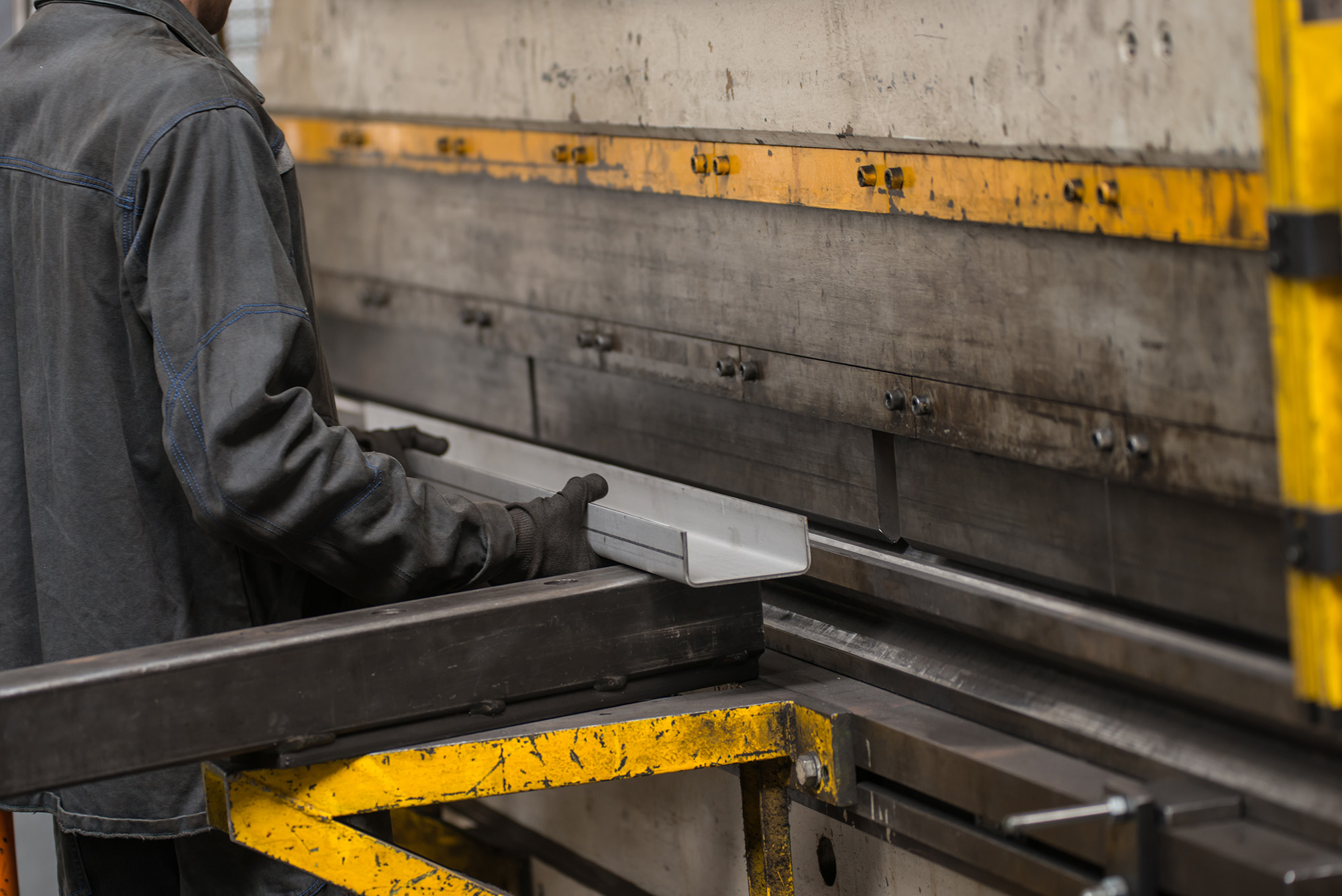 Découpe du métal, soudure, pliage à façon et autres prestations | Fers ...